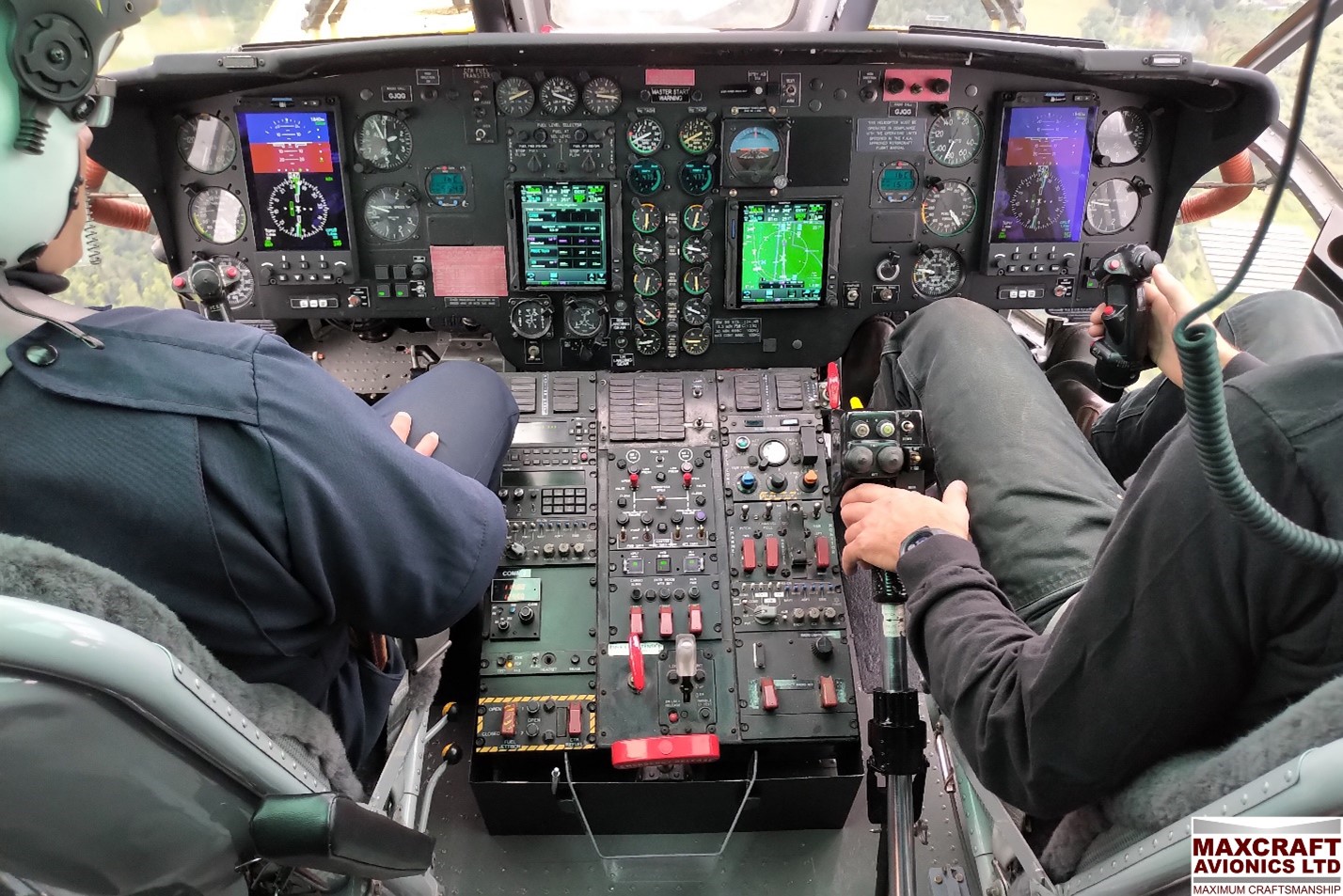 First Astronautics RoadRunner EFIS Installation in Sikorsky S61 – Maxcraft Avionics