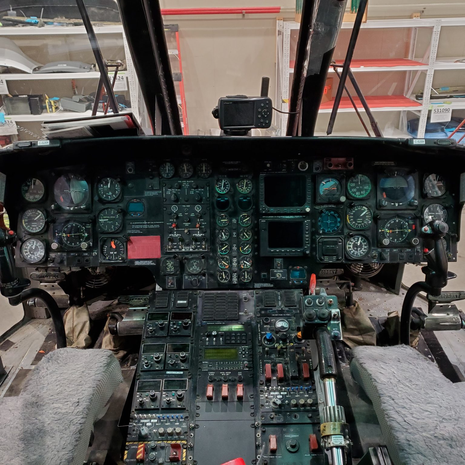 Sikorsky S61 Visits Maxcraft – Maxcraft Avionics